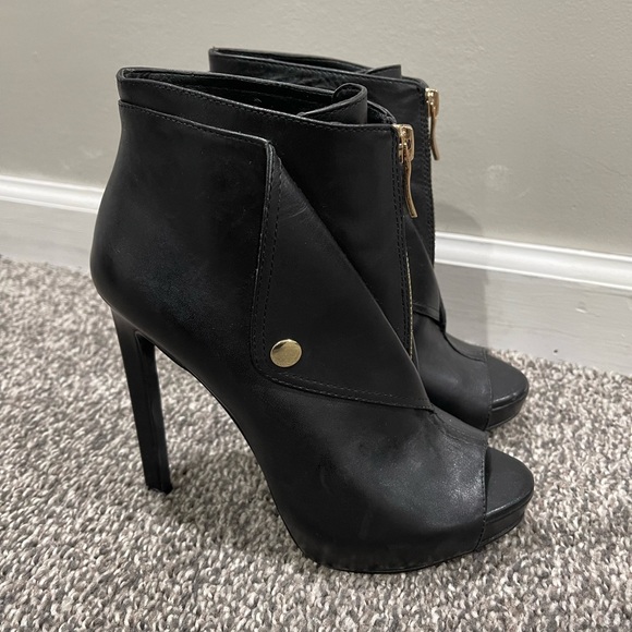 BCBGeneration | Shoes | Bcbgeneration Womens Size 6 Booties Black ...